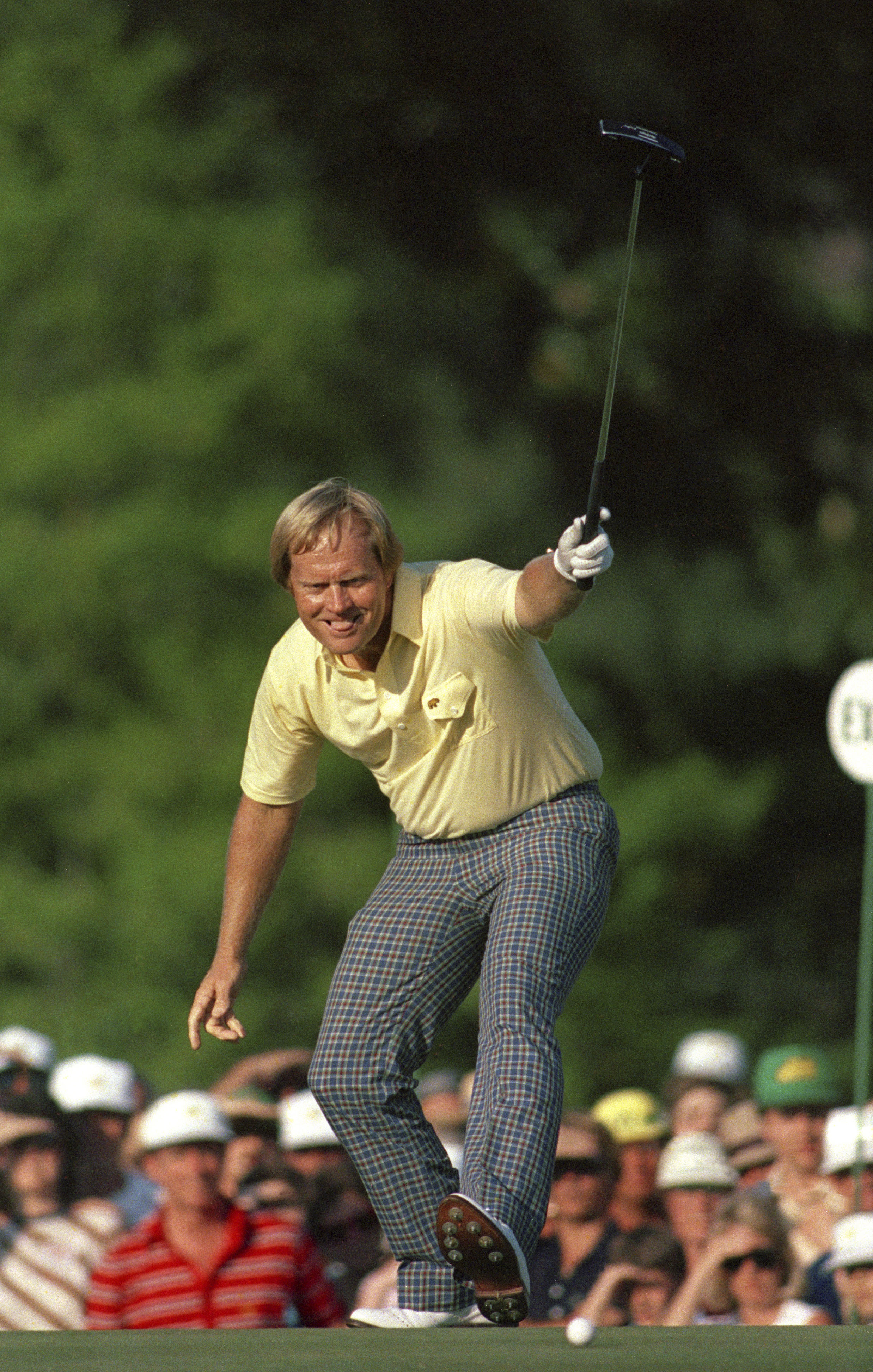 At the Masters, golfers face a fashion choice: What goes with green?