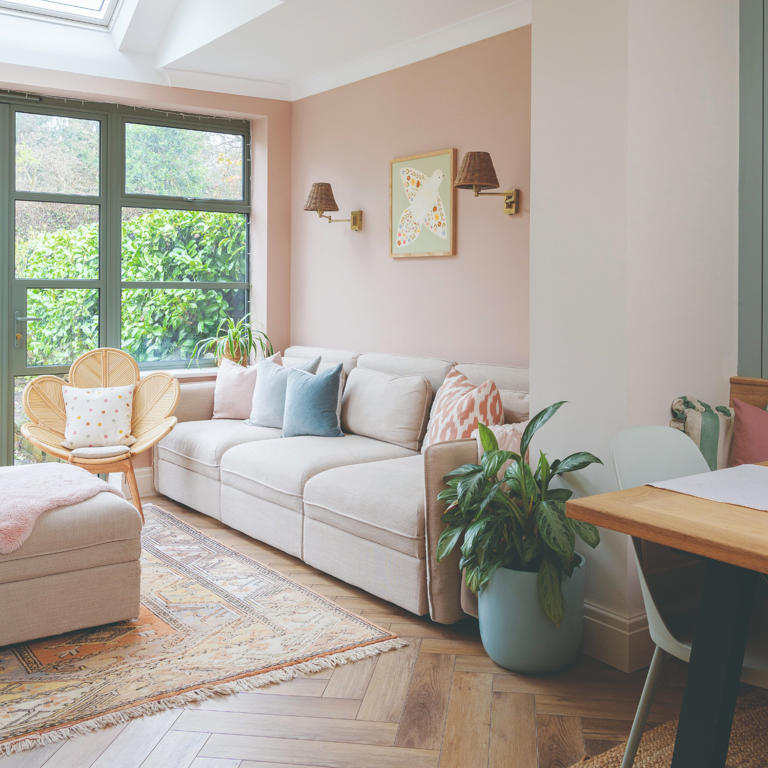 Interior experts warn these 5 mistakes can make your sofa look cheap ...