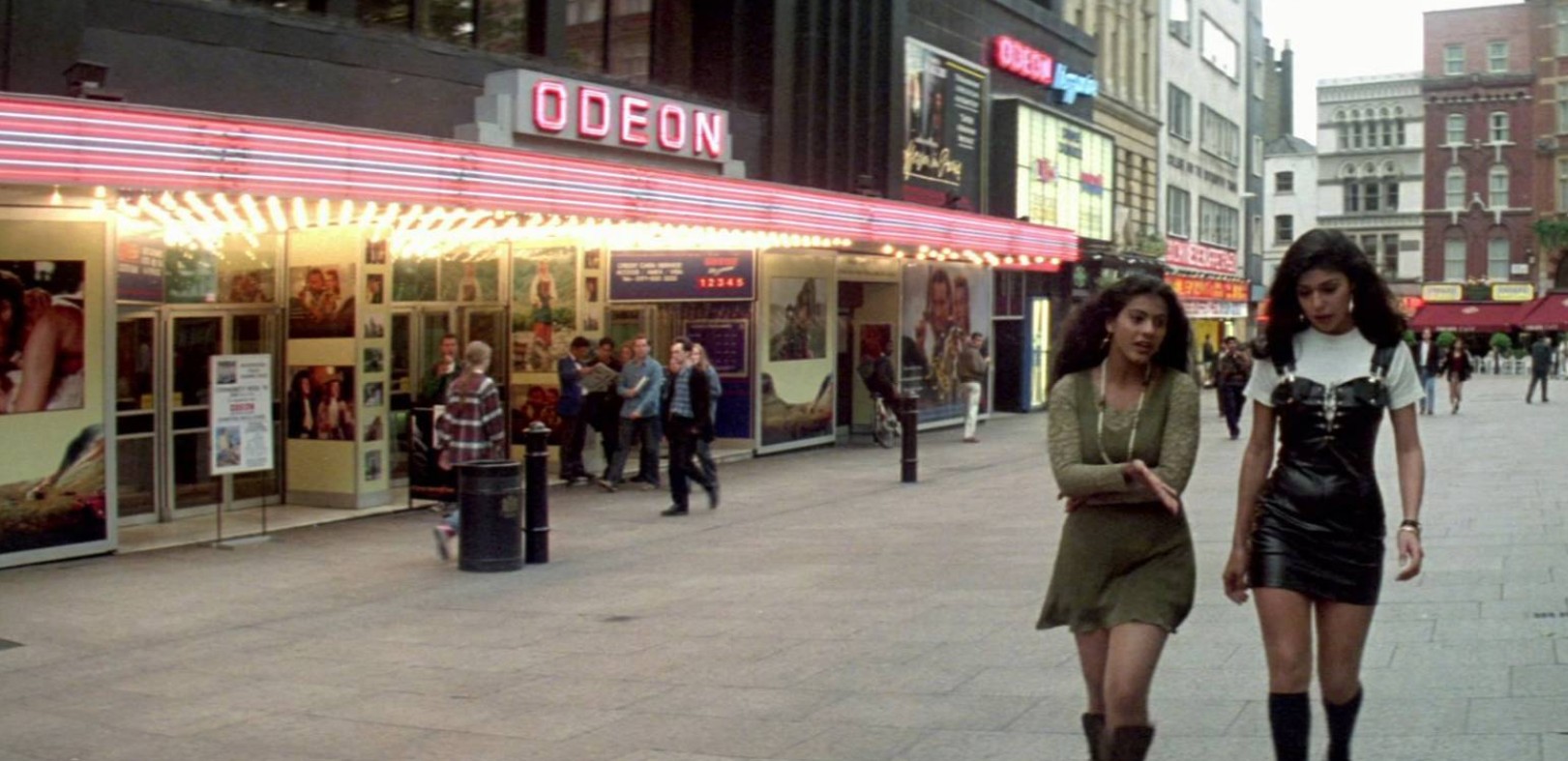 Leicester Square to honour Bollywood icons Shah Rukh Khan and Kajol ...