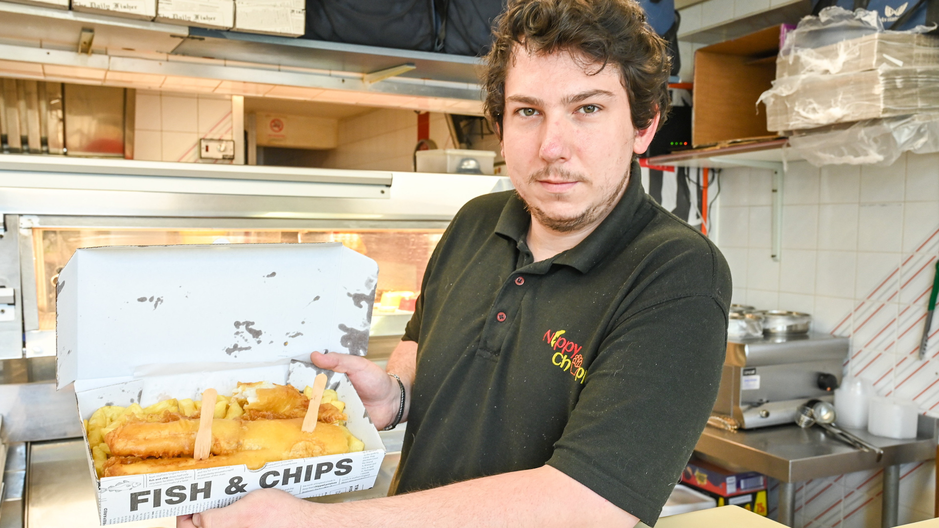 Chippy apologises for prices amid costs surge as charges £15 for cod ...