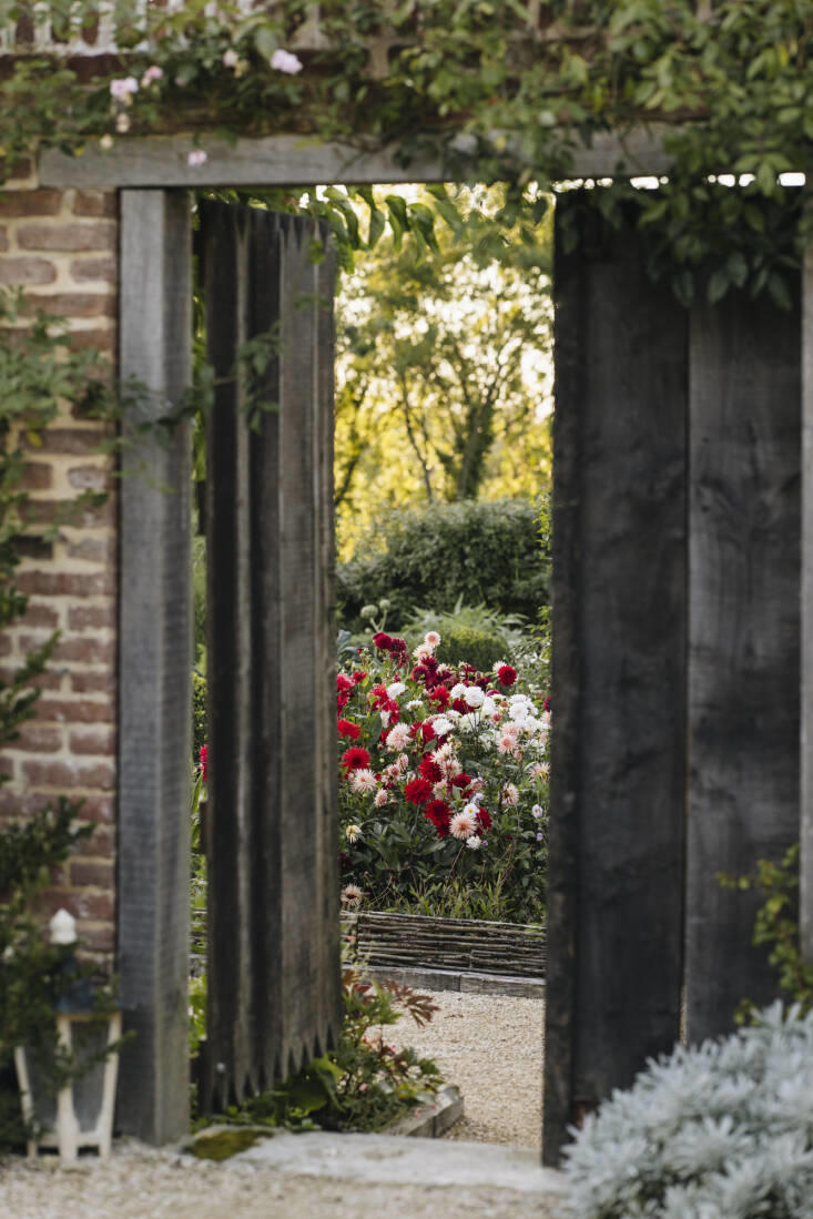 Lessons Learned From ‘Wonderlands: British Garden Designers at Home’