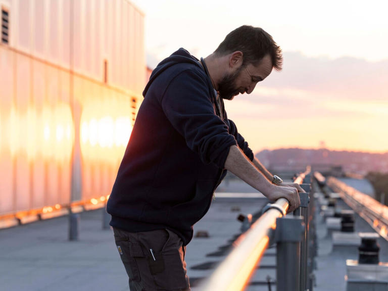 "Nunca me he sentido menos orgulloso". Para Noah Wyle, la demanda por ...