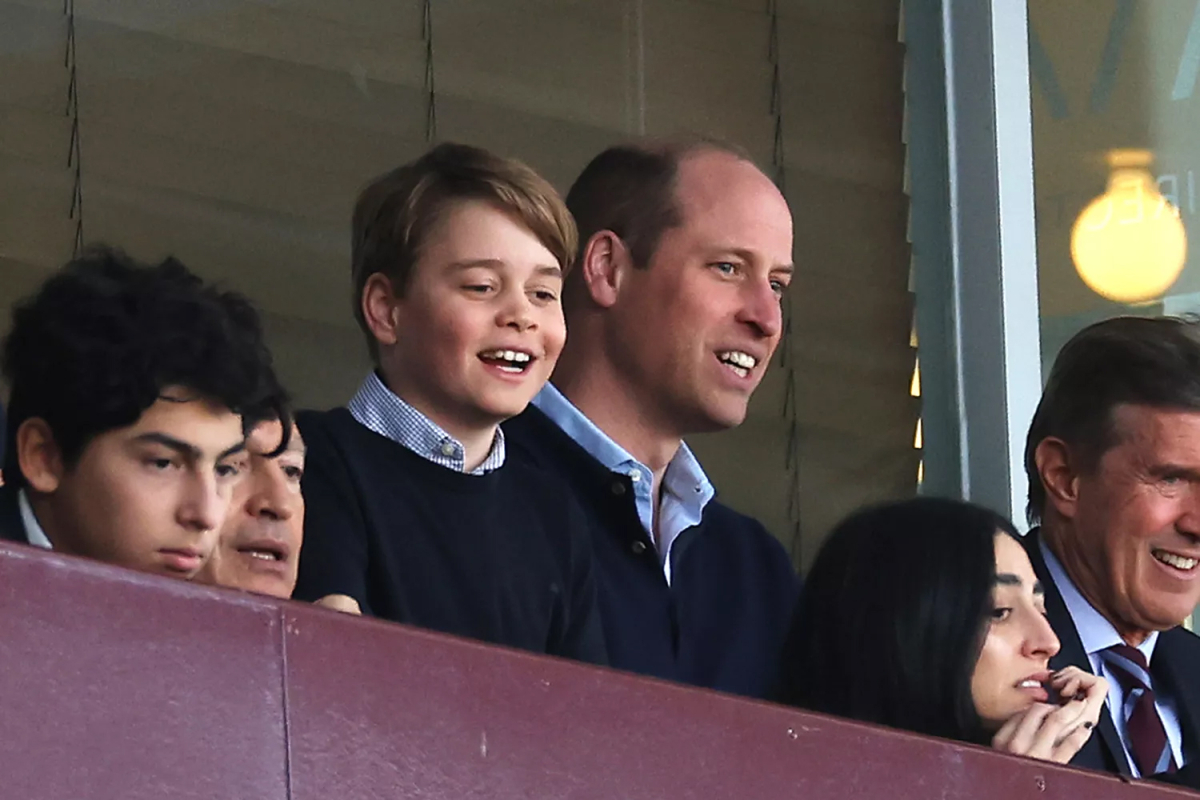 William đưa Hoàng tử George sang Pháp xem bóng đá