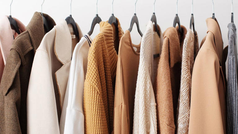 7 Rekomendasi Outfit Warna Coksu yang Elegan, & Stylish