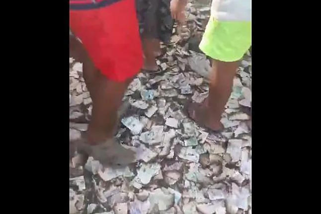 Movie-like robbery of an armored van at an airport in Colombia ...