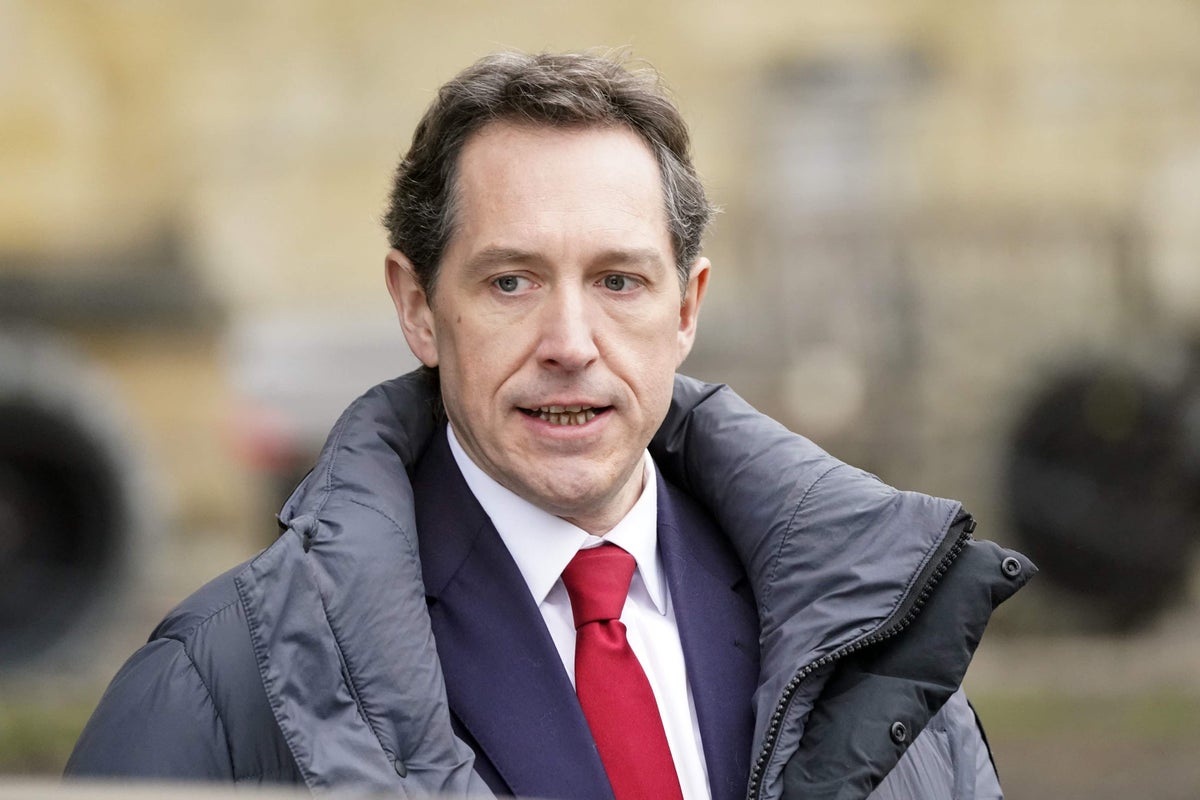 Doctor Foster actor Bertie Carvel revealed as Walking With Dinosaurs ...