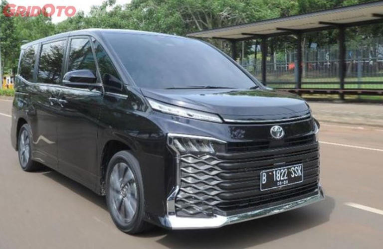 Cocok Buat Keluarga Mapan, Segini Harga Toyota Voxy per April 2025