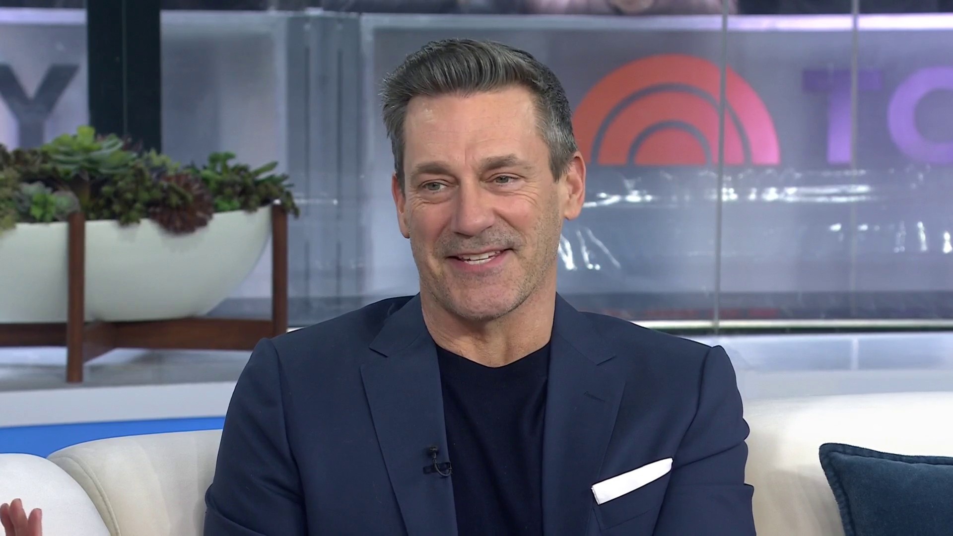 Jon Hamm talks new Apple TV+ series, fanboys over Bad Bunny