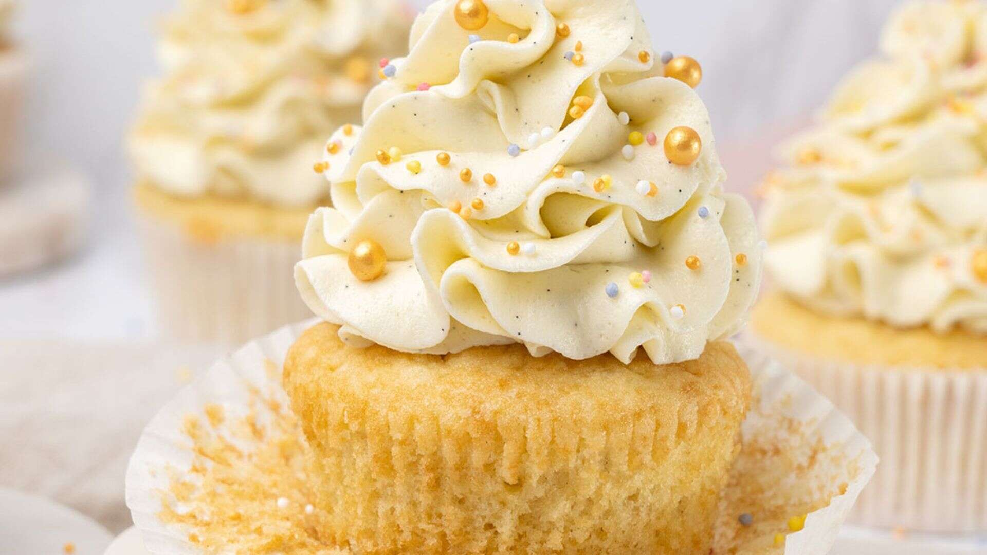 Best Rater Easy Vanilla Cupcakes Recipe That Stays Moist for Days