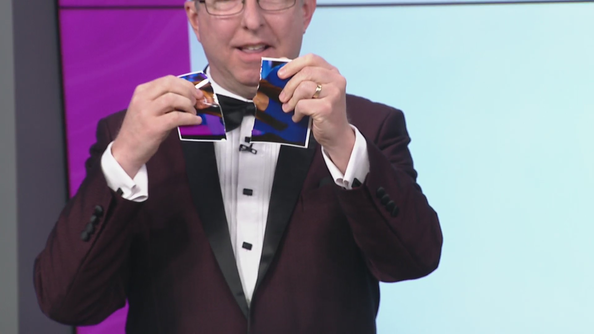 Mentalist Joe M. Turner brings magic and mind tricks to Memphis