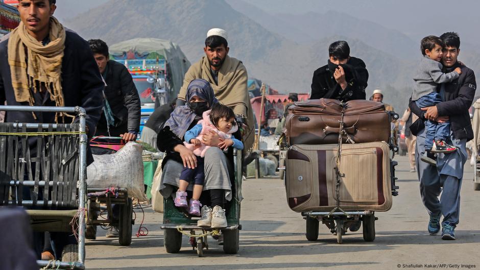 Pakistan expels thousands of Afghans in migrant crackdown