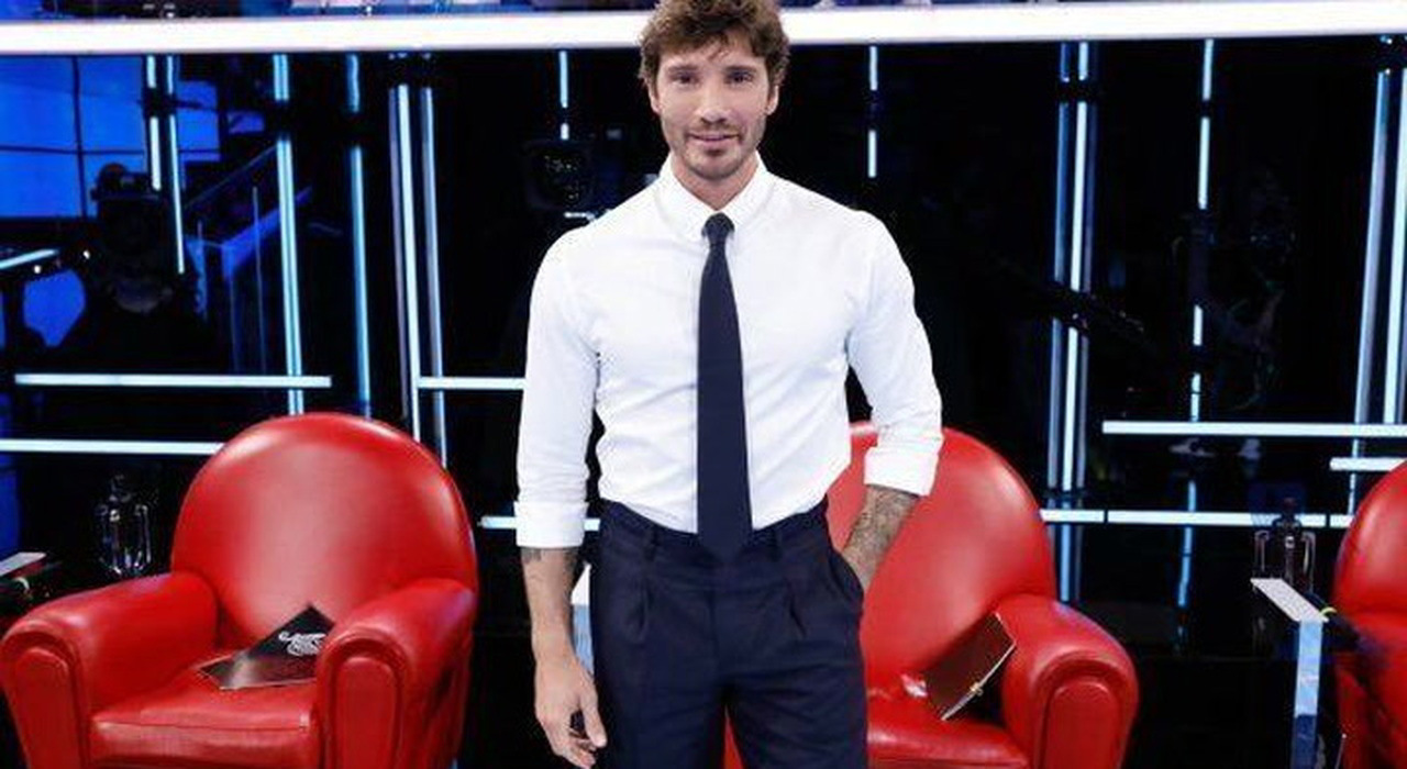 Stefano De Martino zittisce il pubblico di Affari Tuoi: lo strano ... Stefano De Martino zittisce il pubblico di Affari Tuoi: lo strano ...