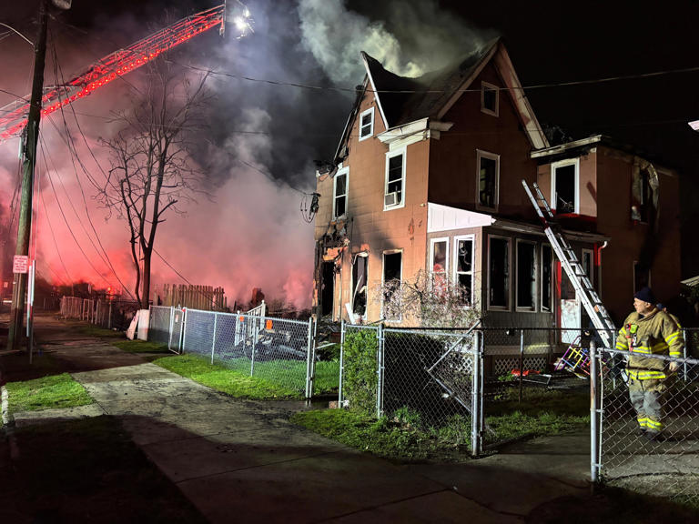 2 children unaccounted for after South Jersey fire spreads across 6 homes