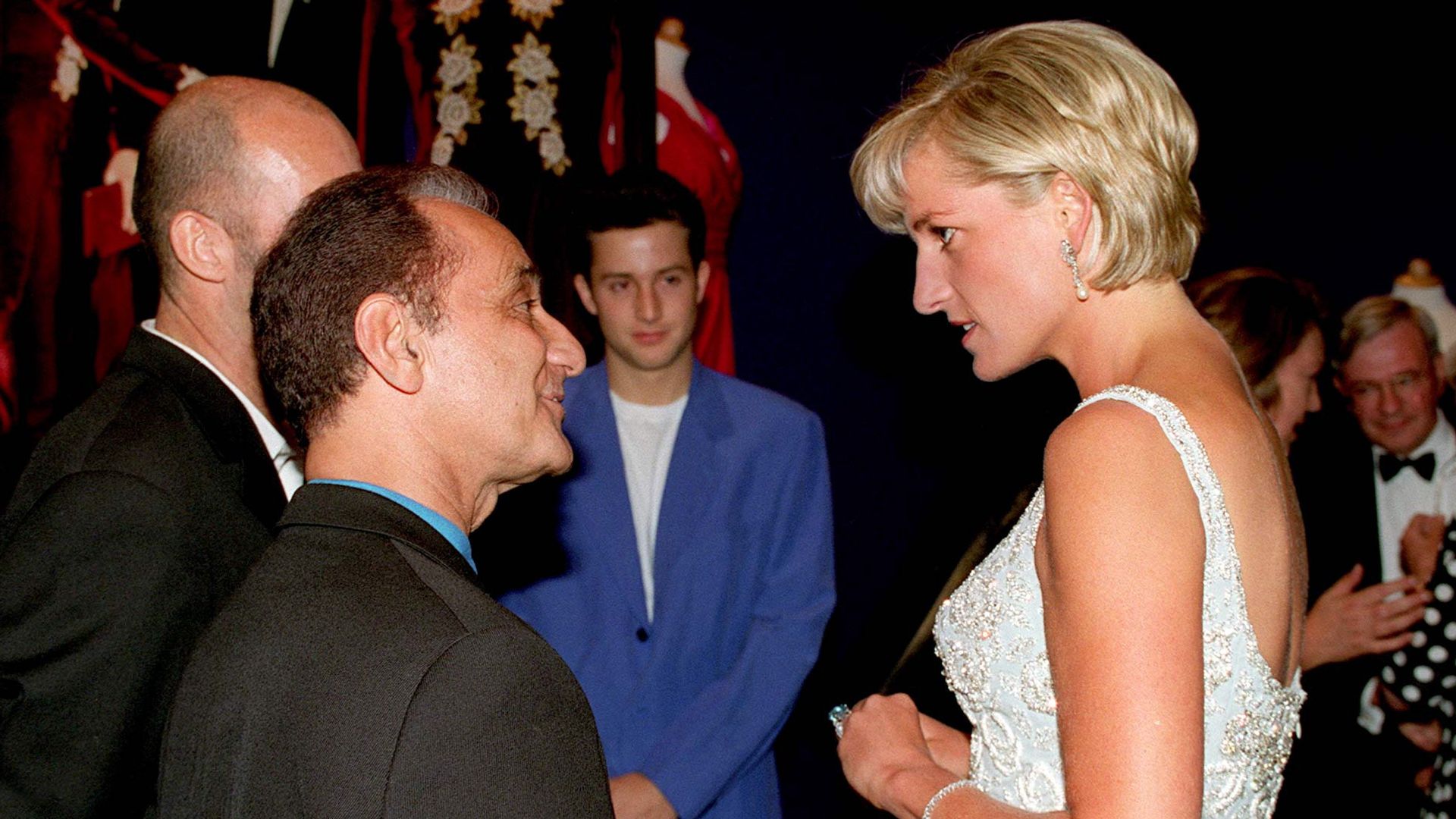 Muere David Sassoon, el diseñador que vistió a Diana de Gales antes de ...