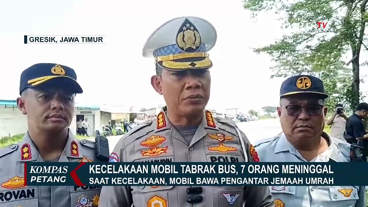 Minibus Rombongan Pengantar Jemaah Umroh Tabrakan dengan Bus, 7 Orang ...