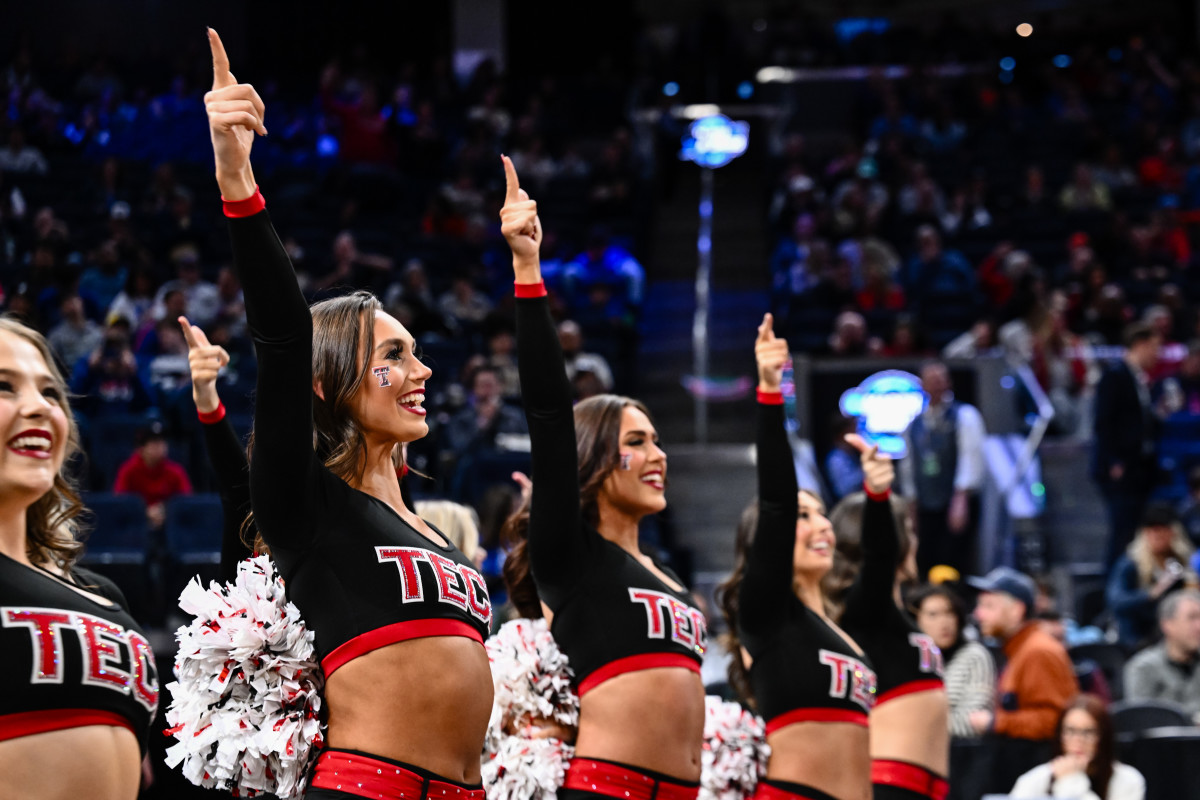 Viral 'Masters Girl' Posts New Cheerleading Photos