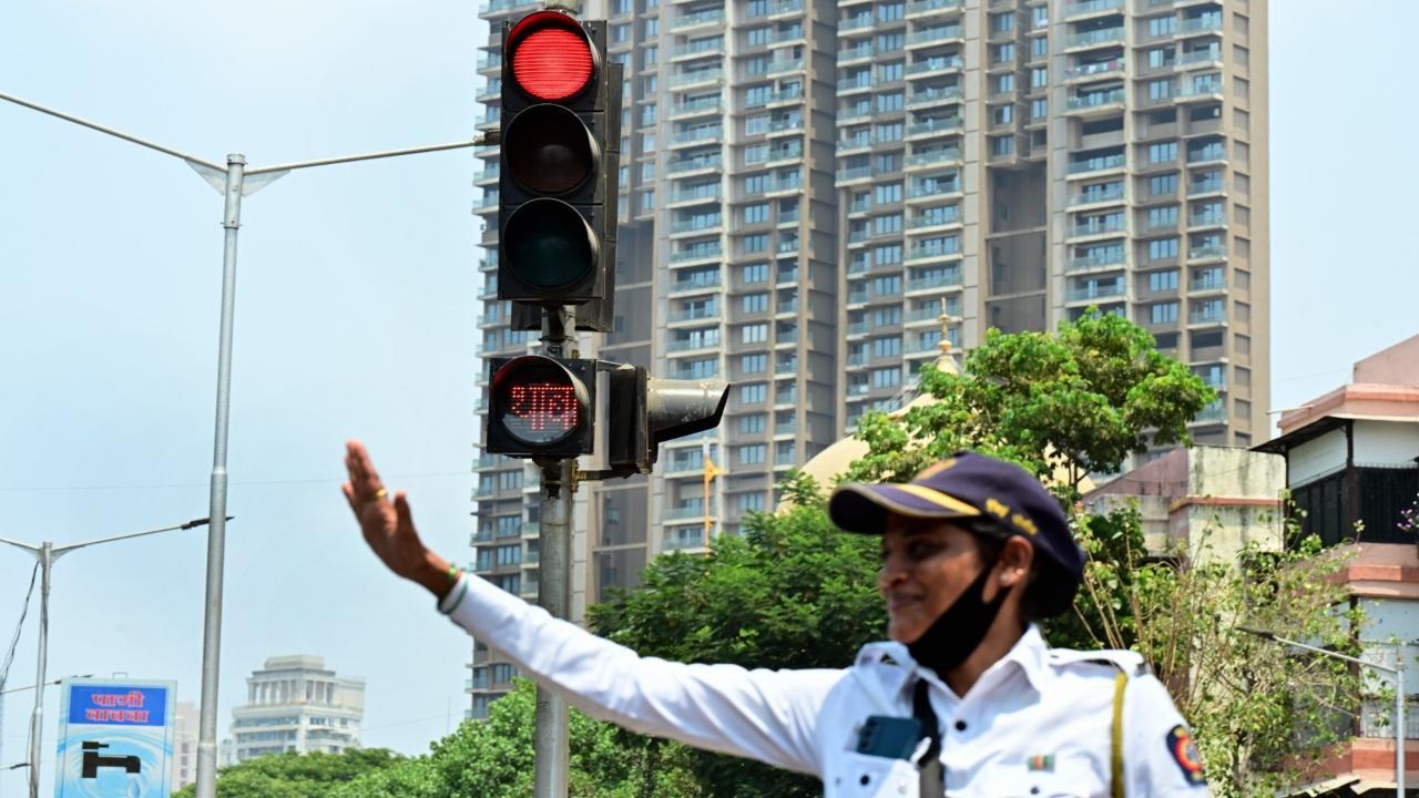 IN PHOTOS Mumbai traffic signals now display signs in Marathi