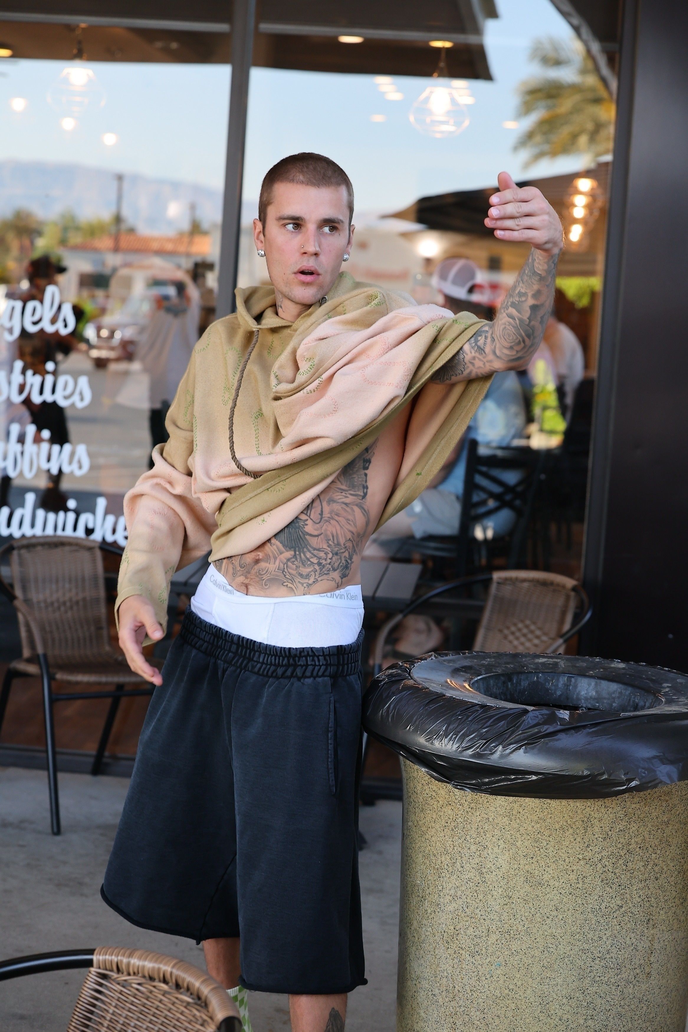 Justin Bieber Fans Defend the Star After Viral Paparazzi Incident: ‘His ...