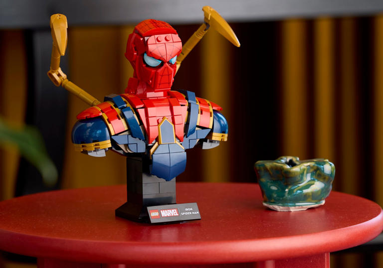 Lego has had the Marvel-ous idea to make Iron Man and Spider-Man mini-busts