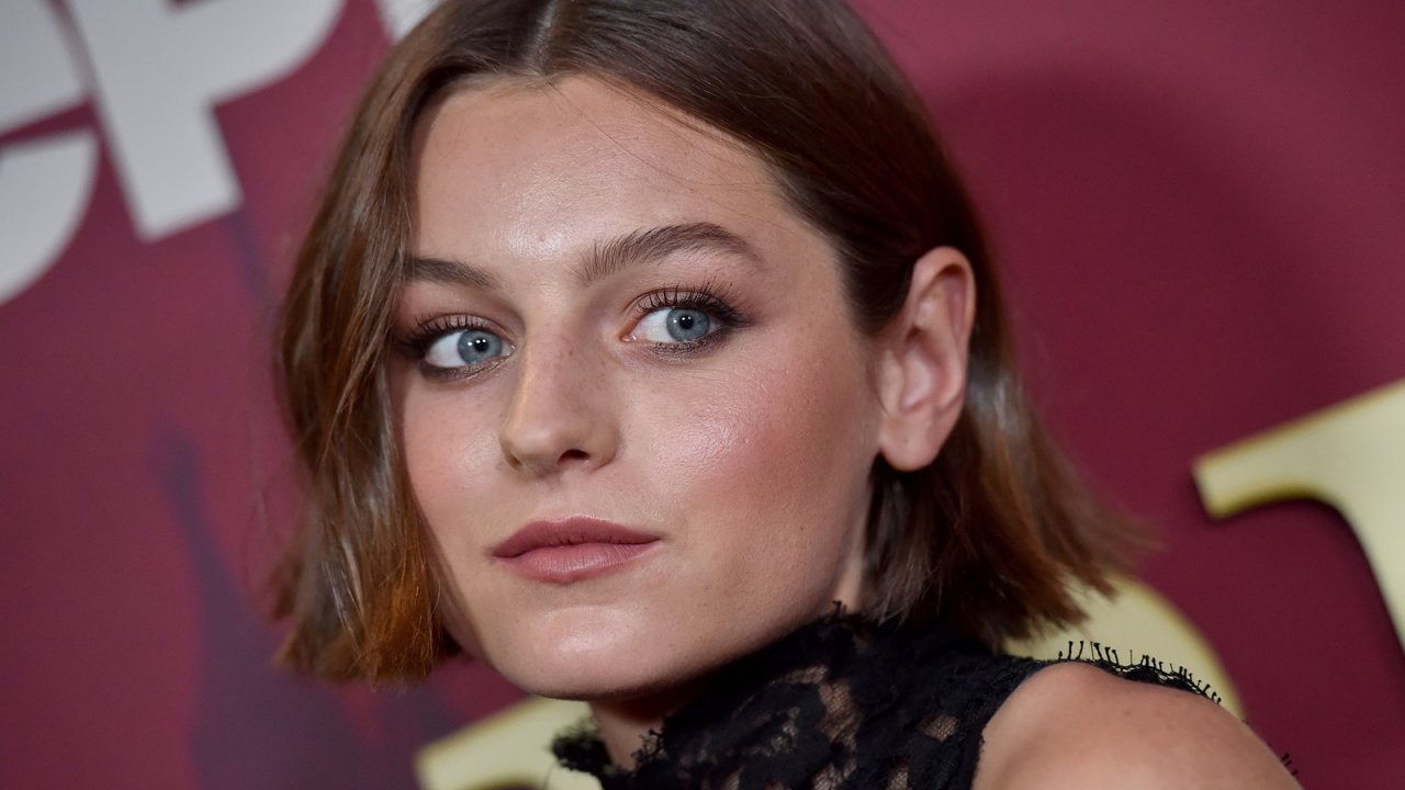 Orgoglio e pregiudizio: Emma Corrin e Olivia Colman nel cast della ...