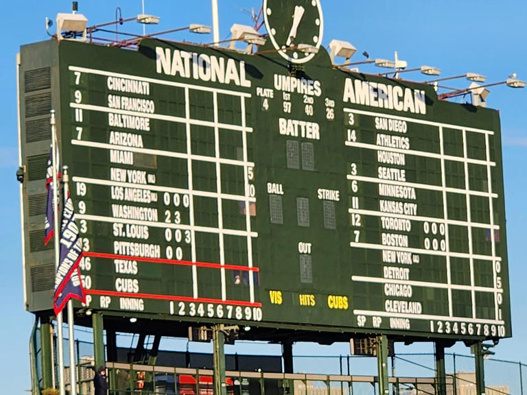 Reviving a modest proposal for Wrigley Field’s iconic scoreboard