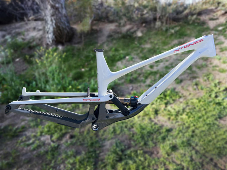 An All-New “Light Trail” Bike From Intense