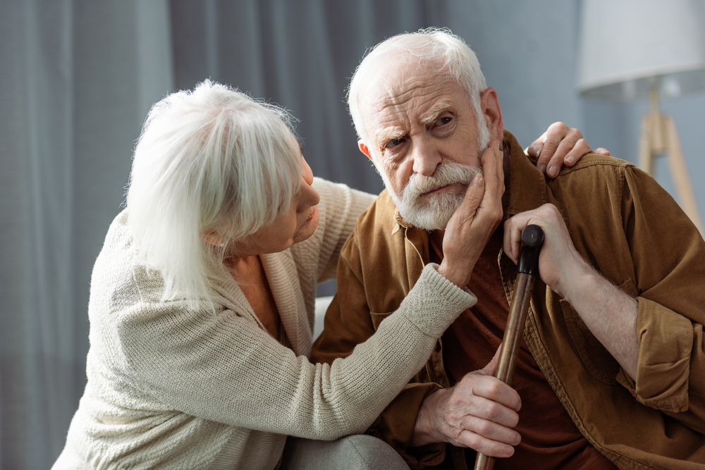 Doctor outlines physical symptoms associated with dementia