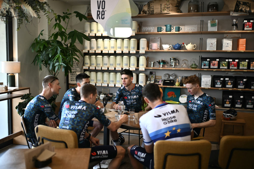 What does a pro cyclist’s training plan look like?