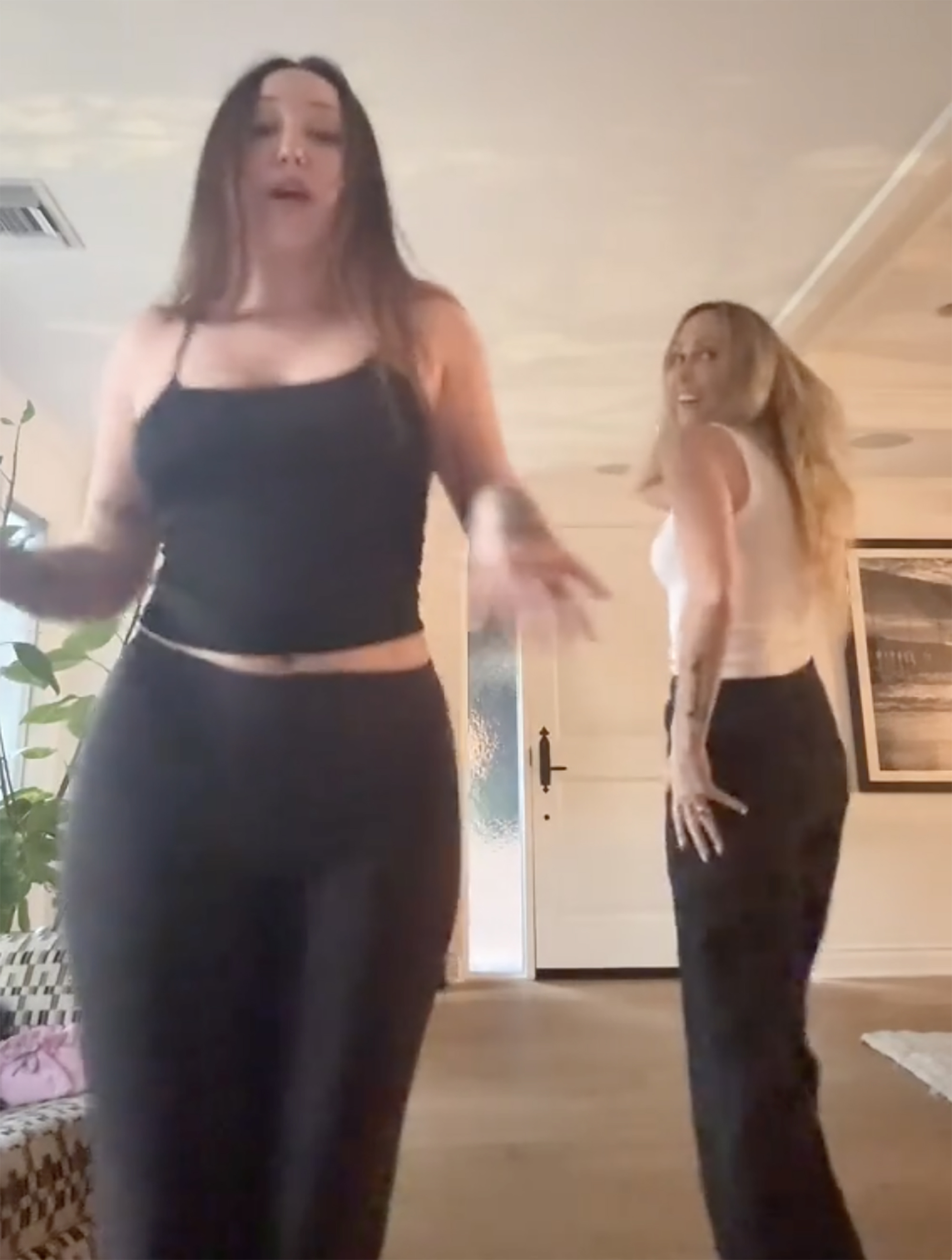 Noah Cyrus dances with mom Tish after alleged Dominic Purcell love ...