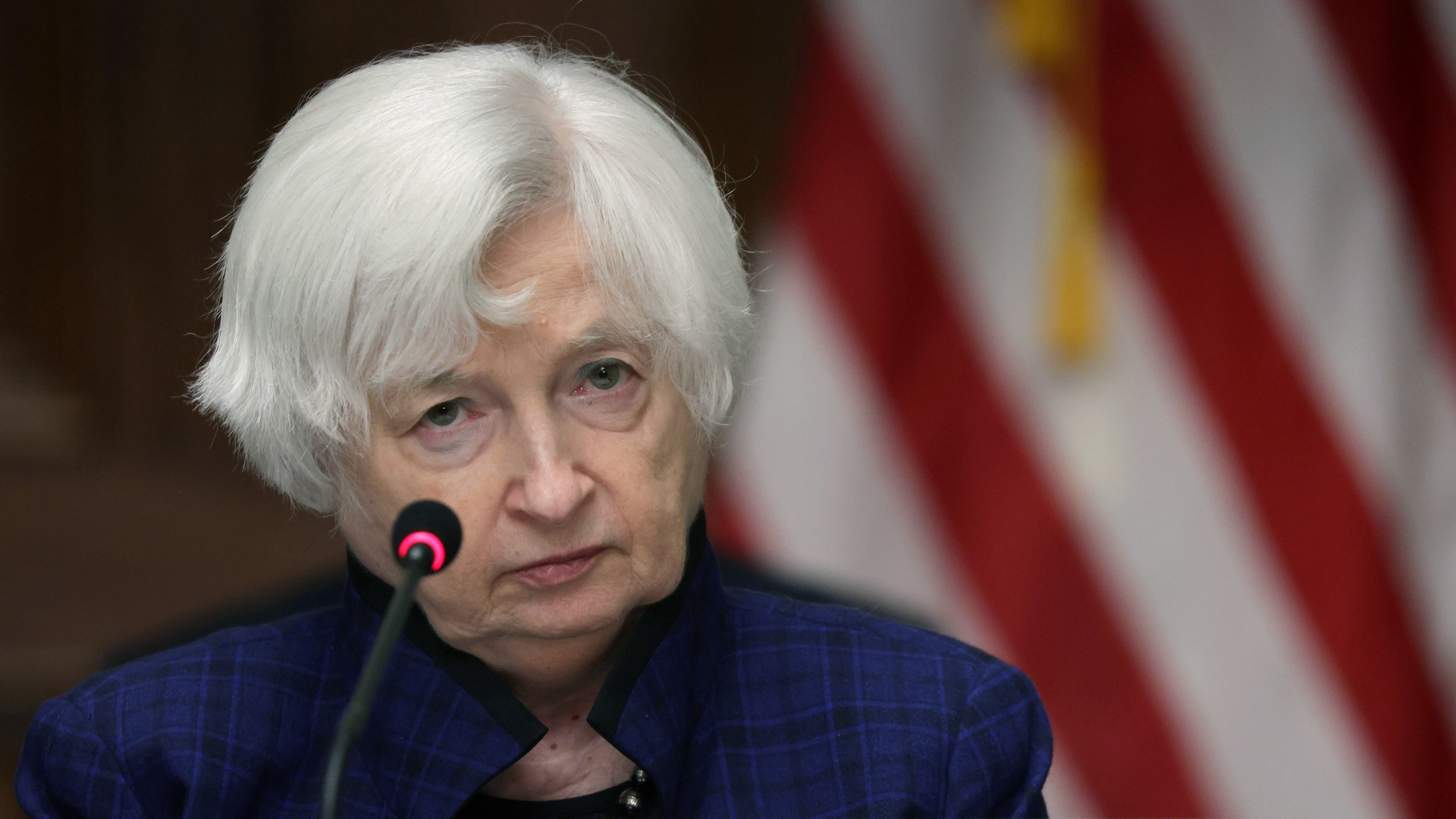 Trump’s First Fed Chair Slams Tariff Chaos as ‘Worst Self-Inflicted Wound’