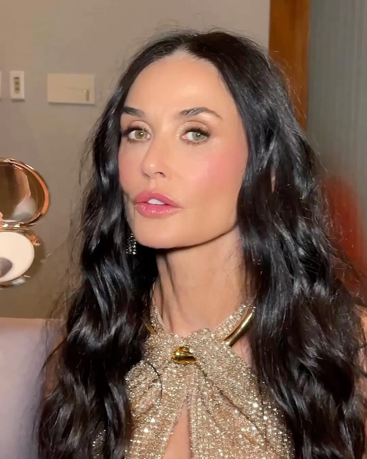 Demi Moore’s New Hairstyle Sparks Debate, "I Hope This Is a Wig"