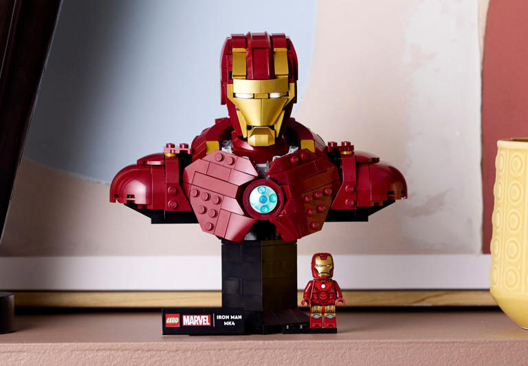 Lego has had the Marvel-ous idea to make Iron Man and Spider-Man mini-busts