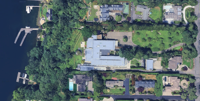 Jeff Bezos and Lauren Sánchez "Cozy Up" in the BOUGIEST Mansions We've ...