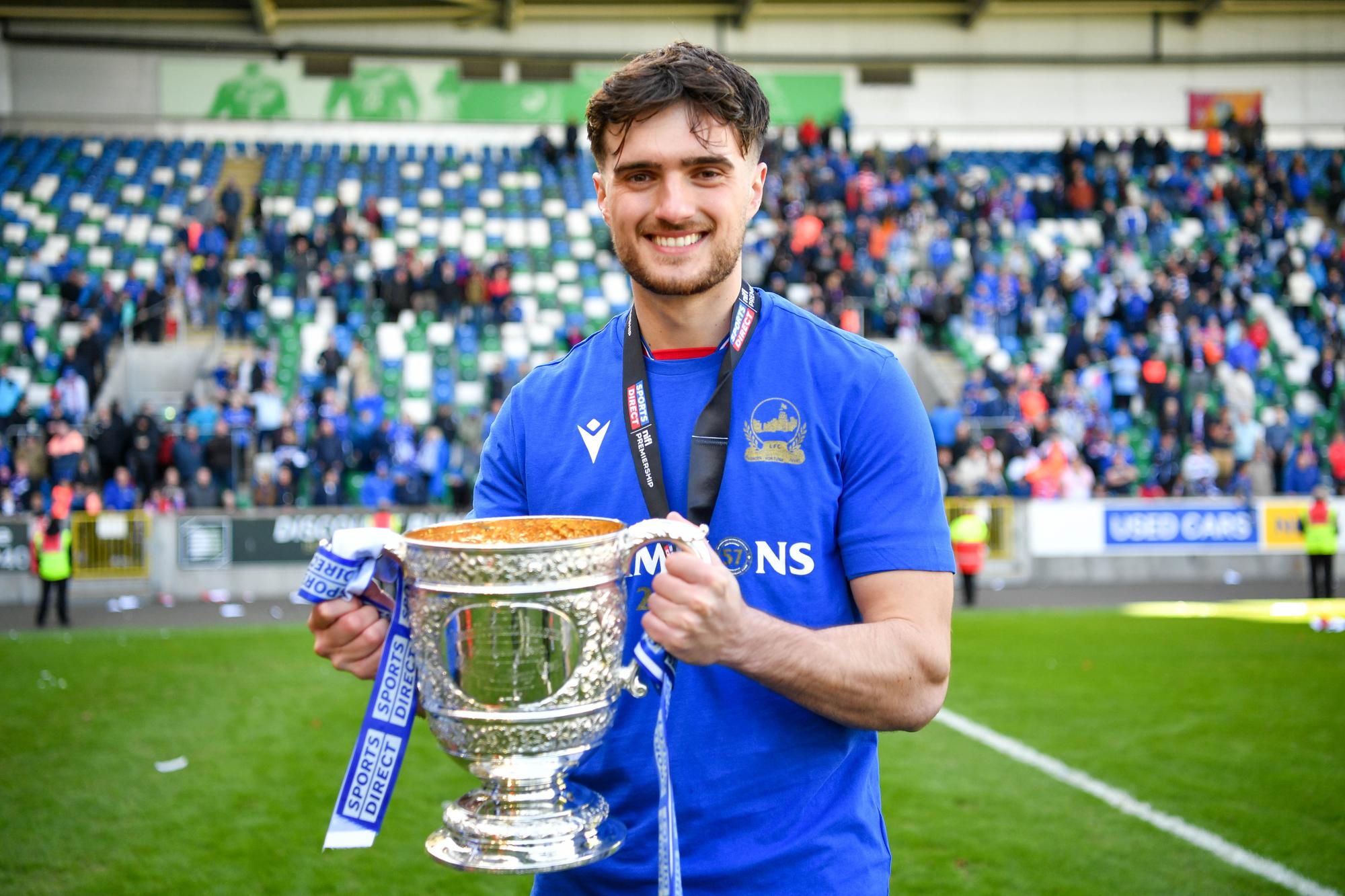 David Healy delight as Linfield star signs new contract at Irish League ...