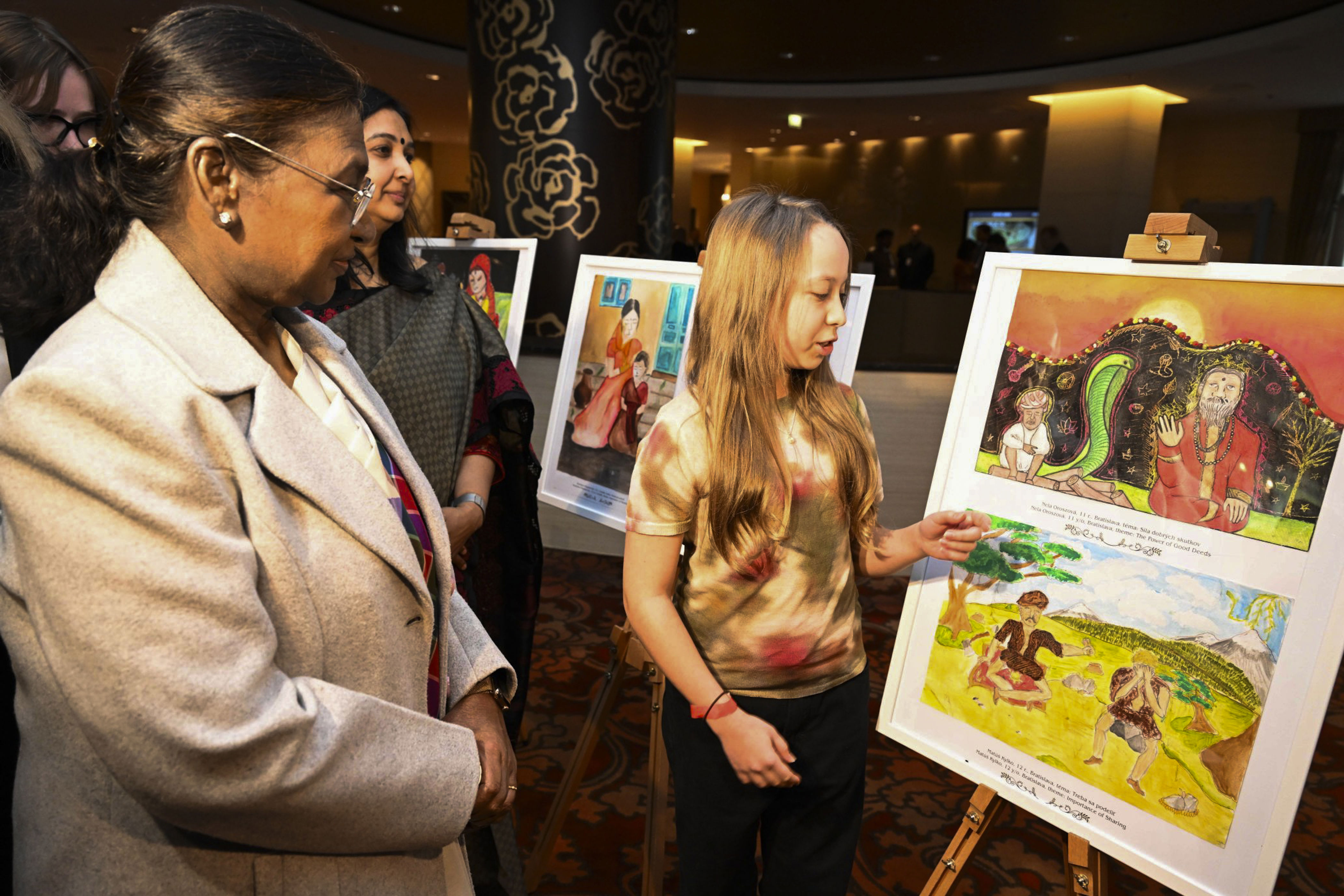 Prez Murmu joins Slovak kids in watching puppet show on Ramayana