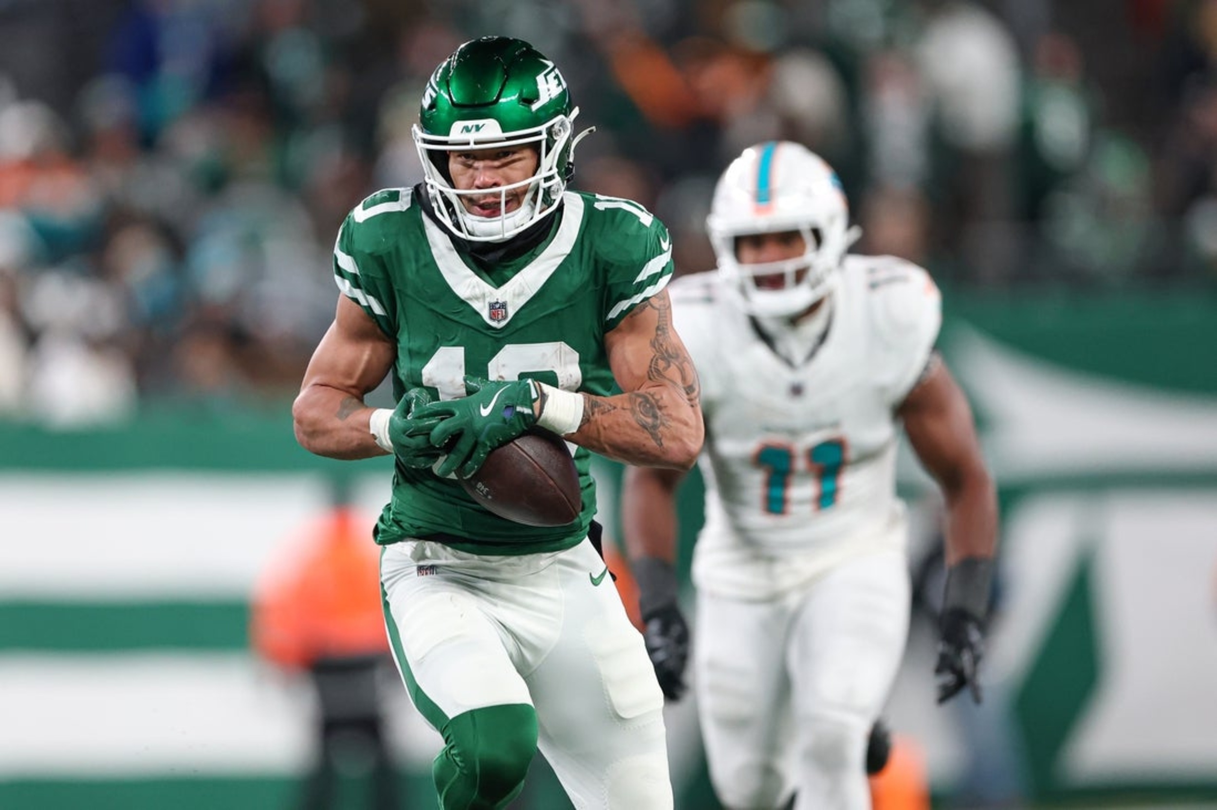 Reports: Jets WR Allen Lazard takes $8.5M pay cut to stay