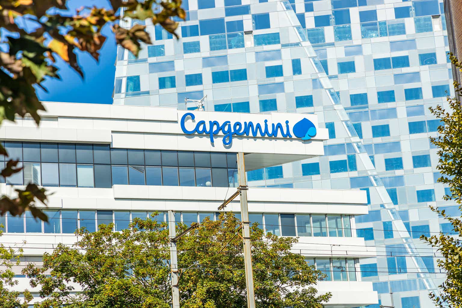 WNS Holdings gains on report Capgemini in advanced talks