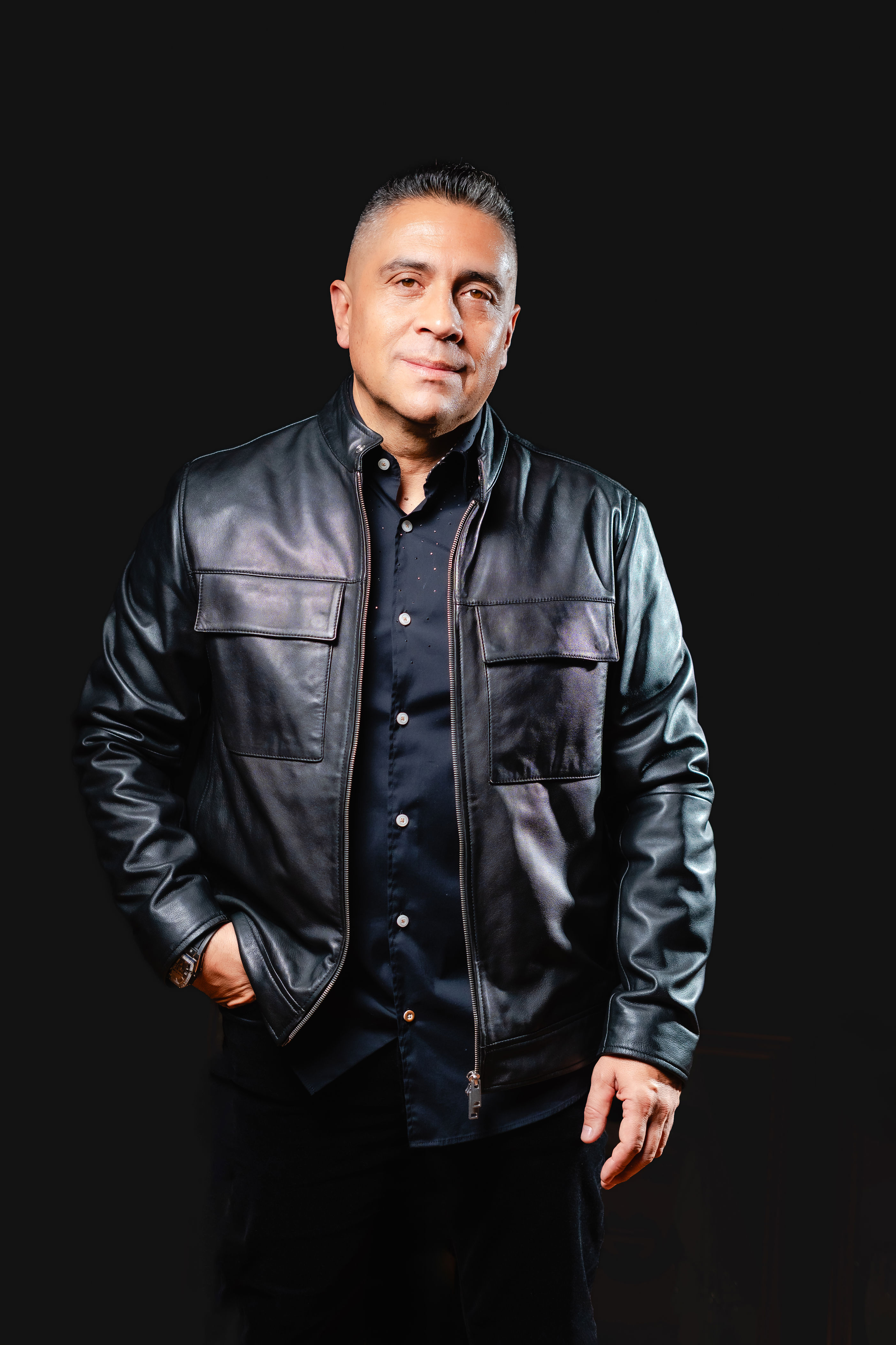 Mr. Bling, quien da brillo a las estrellas, nos habla de su arte