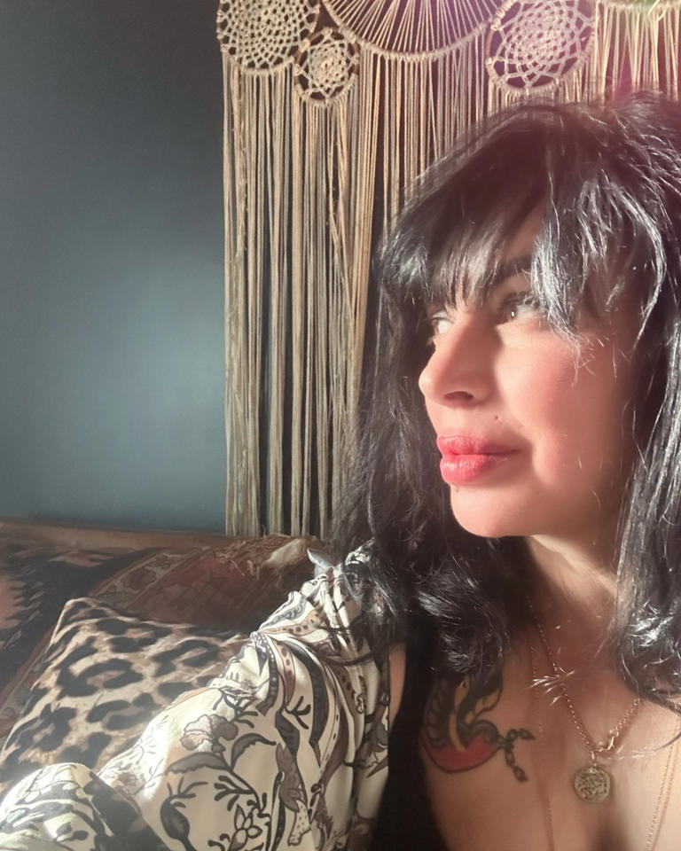 Weezer bassist Scott Shriner’s wife, Jillian, diagnosed with cancer ...