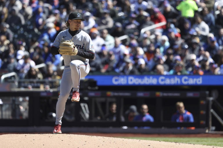 Meyer gives up a no-hitter in 6th as Marlins top Mets