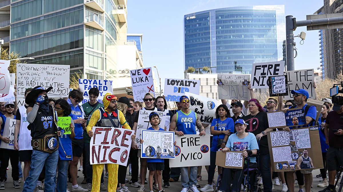 Mark Cuban’s reaction to ‘Fire Nico’ chants caught on video