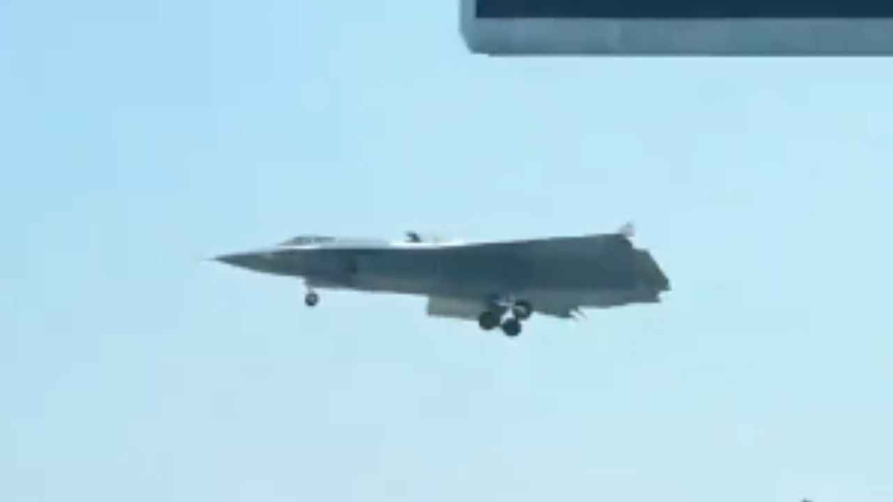 New Chinese stealth jet with three engines and futuristic design shakes ...