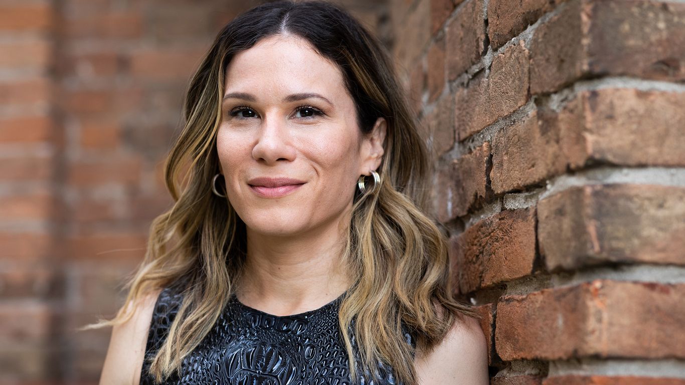 La réalisatrice brésilienne Marianna Brennand recevra le prix Women In Motion Talent Émergent au ...