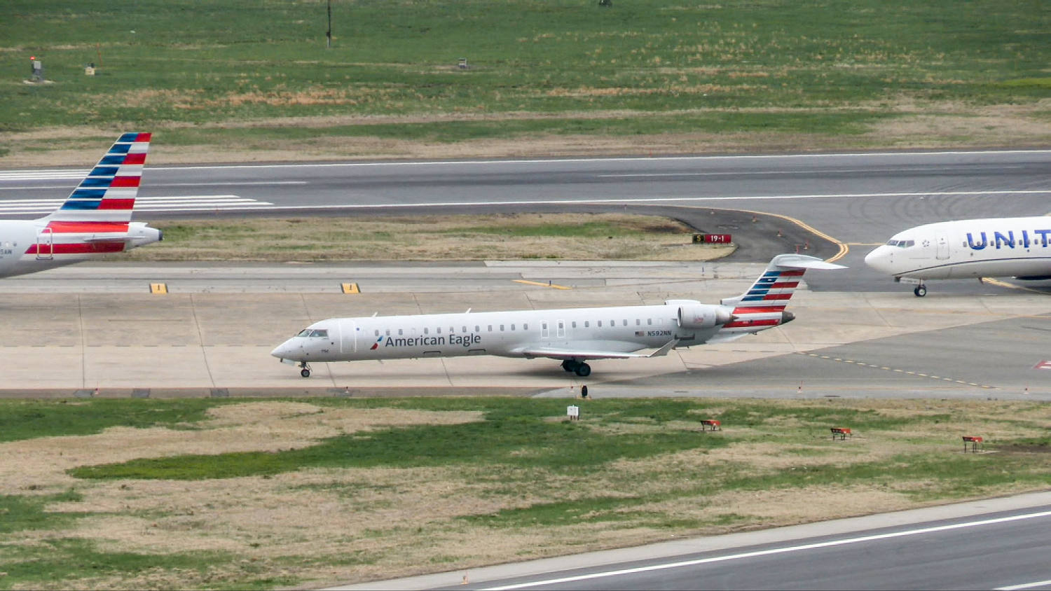 Plane with 5 House members clipped by aircraft on taxiway at D.C.'s ...