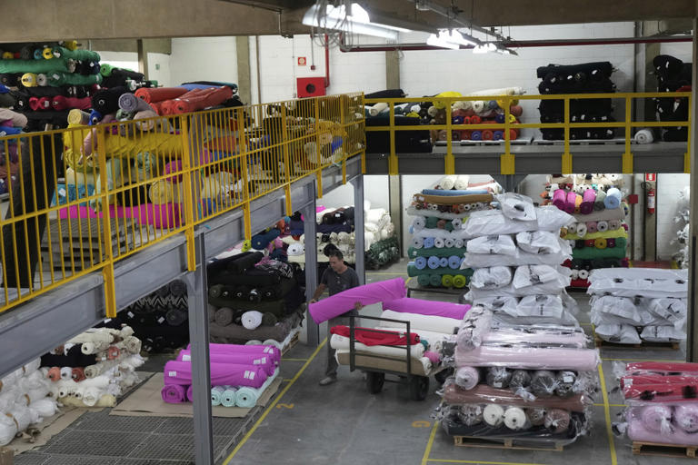 Brazil to prioritize negotiation after US trade tariffs, official says