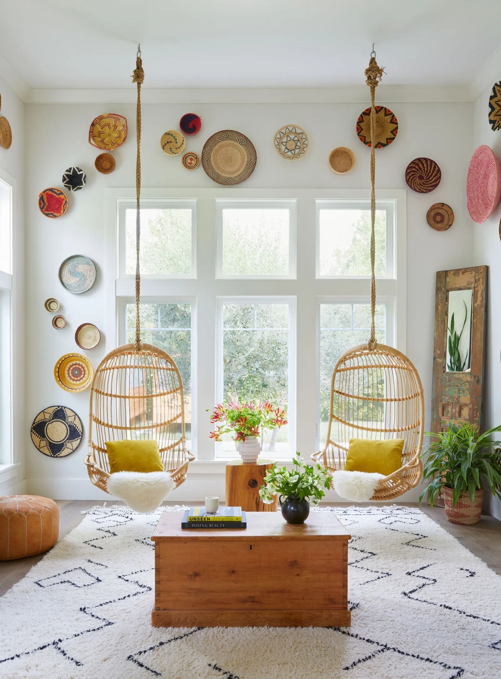 Hanging Chairs Are the Ideal Spring Seating