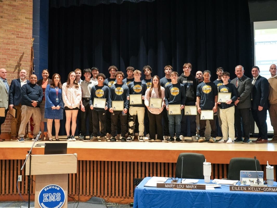 Elwood Recognizes John Glenn’s Successful Winter Athletes