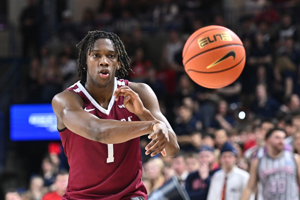 Elite Shooting WCC Wing Announces Transfer Portal Decision