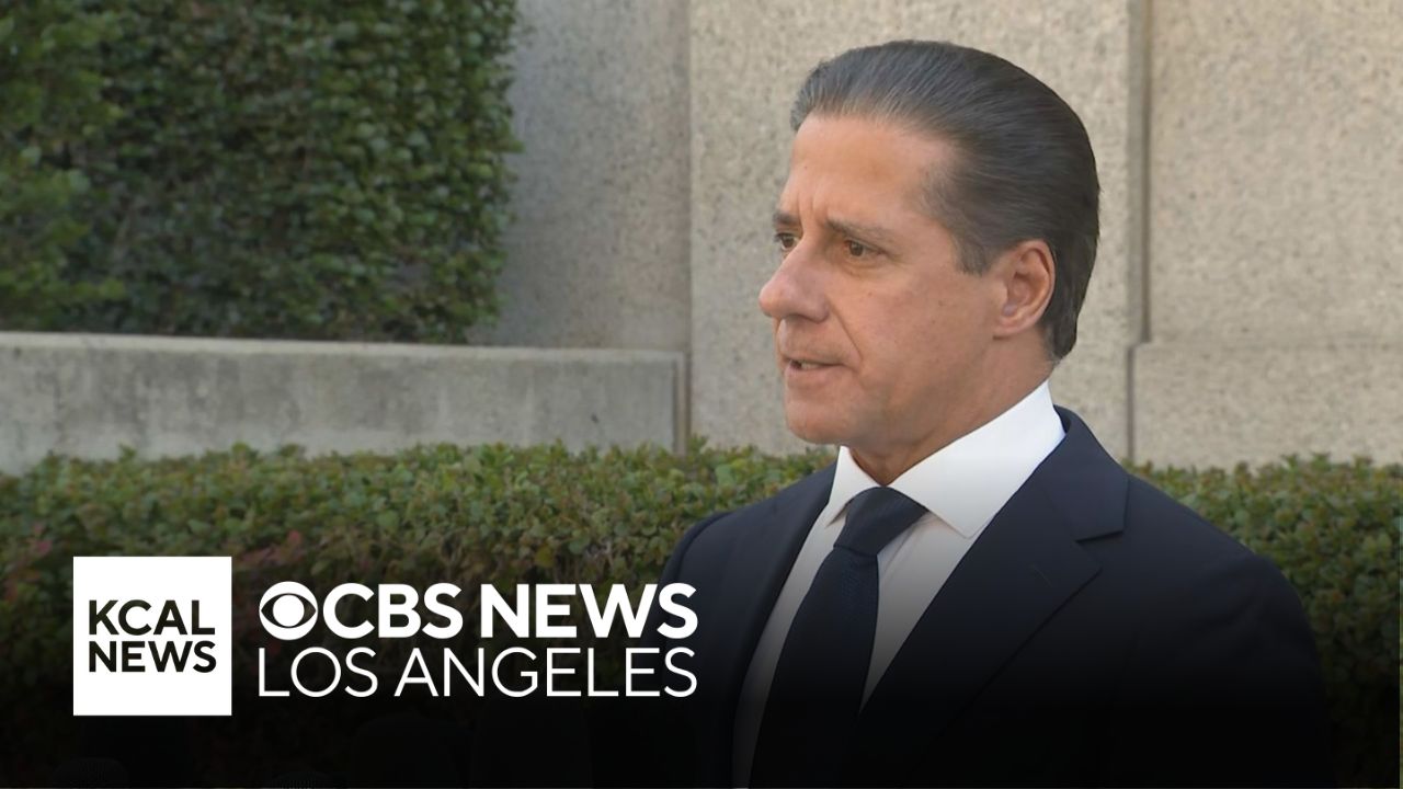 Superintendent Alberto Carvalho reacts to federal agents coming to two ...