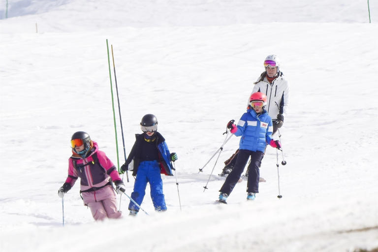Prince William, Kate Middleton and kids hit the slopes on fun family ...